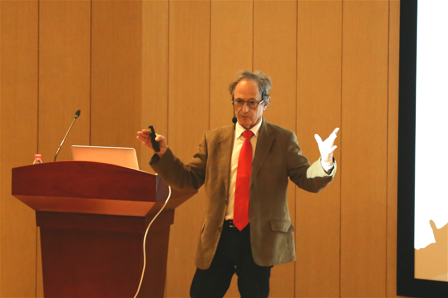 计算结构生物学先驱Michael Levitt教授访问生命学院